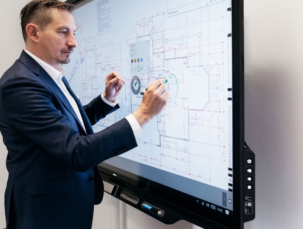 LIM Lavagna interattiva multimediale vs Smart Meeting Board • Scopri il ...